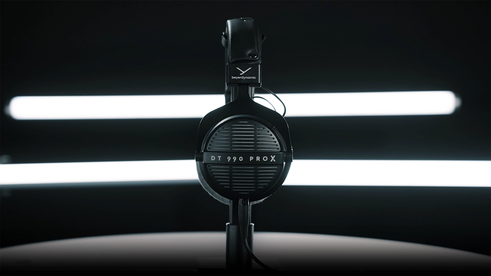 Beyerdynamic DT 990 PRO X Release - Studio Headphones