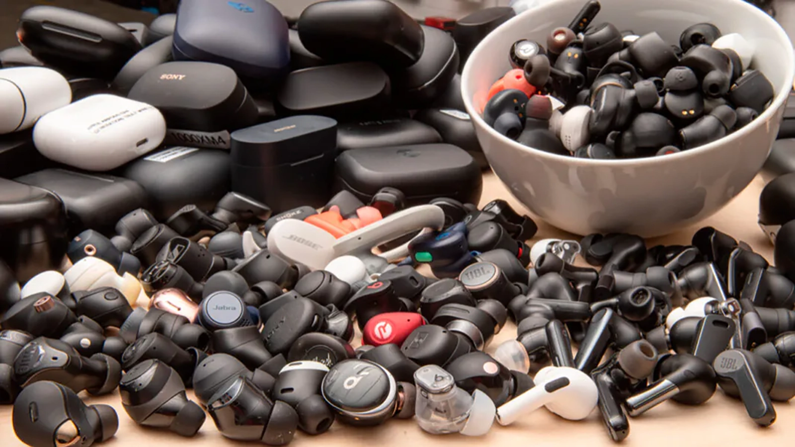 An enthusiast compiled a ranking of the best wireless headphones based ...